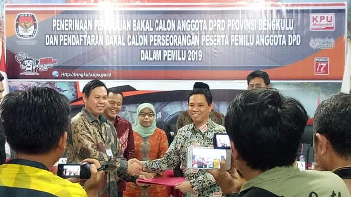 Mantan Wakil Gubernur Sultan Bachtiar Najamudin ‘Lirik’ Kursi DPD RI ... Mantan Wakil Gubernur Sultan Bachtiar Najamudin ‘Lirik’ Kursi DPD RI ...