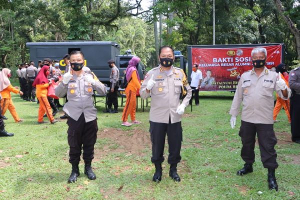 Polda Bengkulu Bagikan 200 Paket Sembako | Intersisi News Polda Bengkulu Bagikan 200 Paket Sembako | Intersisi News