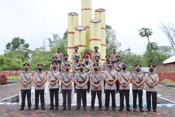 Kapolres Rejang Lebong Ziarah dan Tabur Bunga di TMP Tabarenah ... Kapolres Rejang Lebong Ziarah dan Tabur Bunga di TMP Tabarenah ...