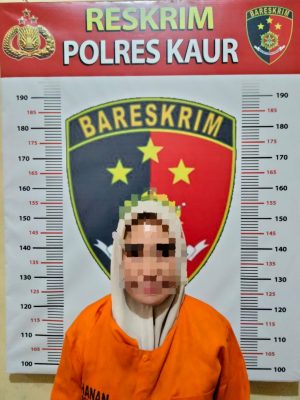 Polres Kaur Amankan Perempuan Terduga Pelaku Penipuan | Intersisi News Polres Kaur Amankan Perempuan Terduga Pelaku Penipuan | Intersisi News